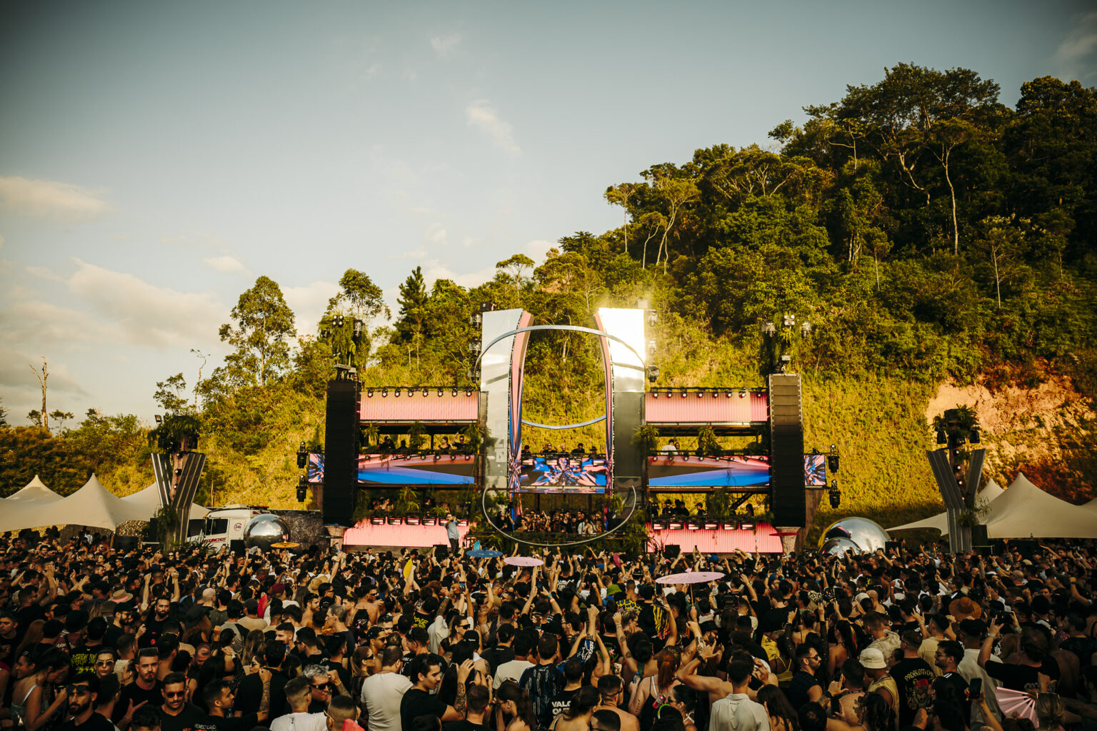DNA, o Art Car de Vintage Culture, chega a Porto Alegre e Camboriú - O ...